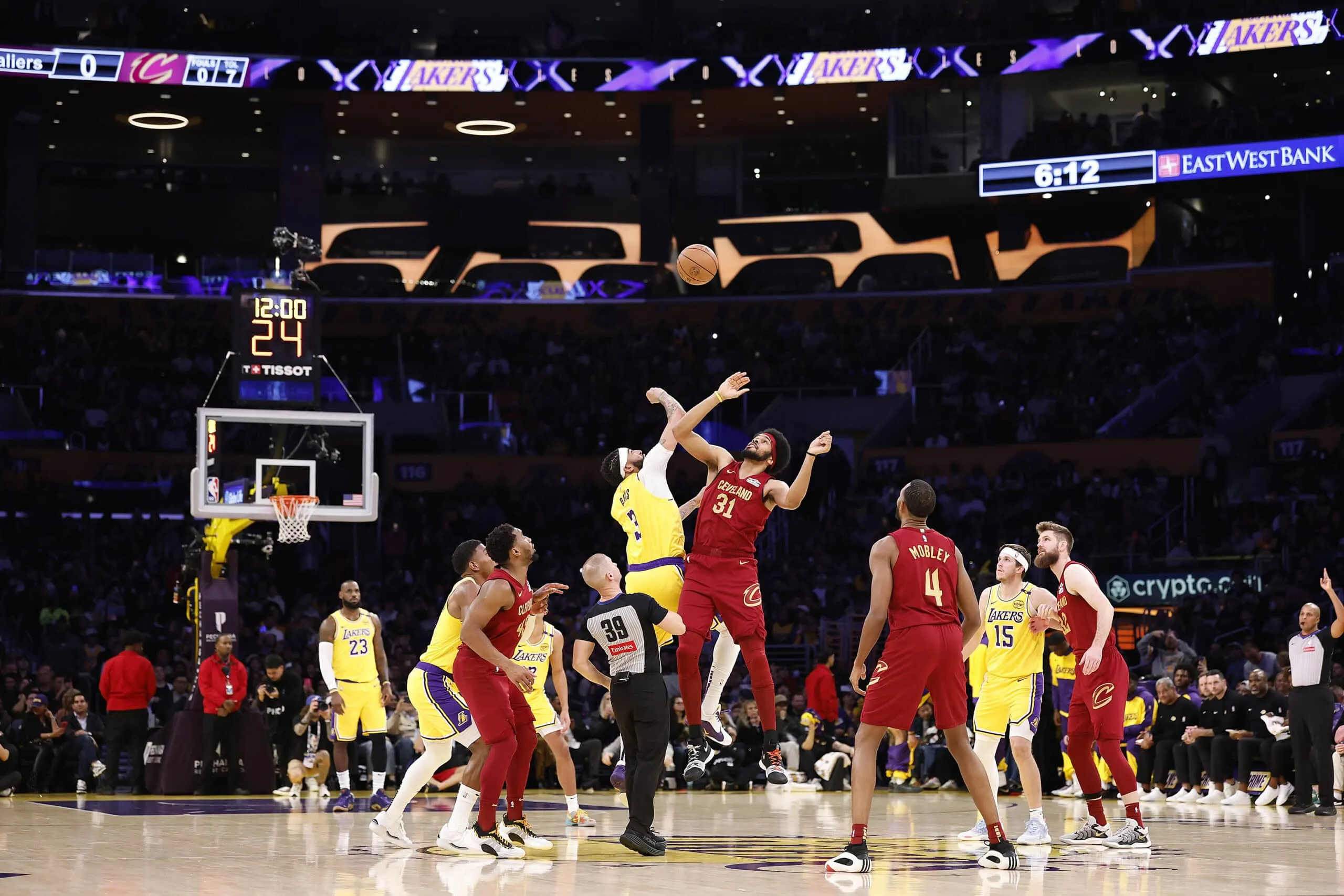 Insider Shuts Down Cavs Trade Rumors For Lakers Star